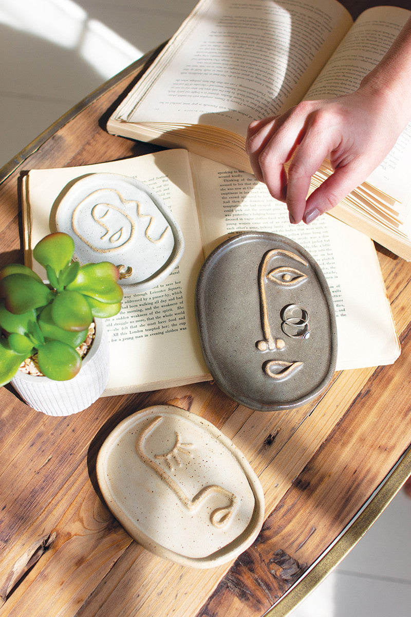 Set of 3 ceramic abstract face platters – Bombay Mercantile